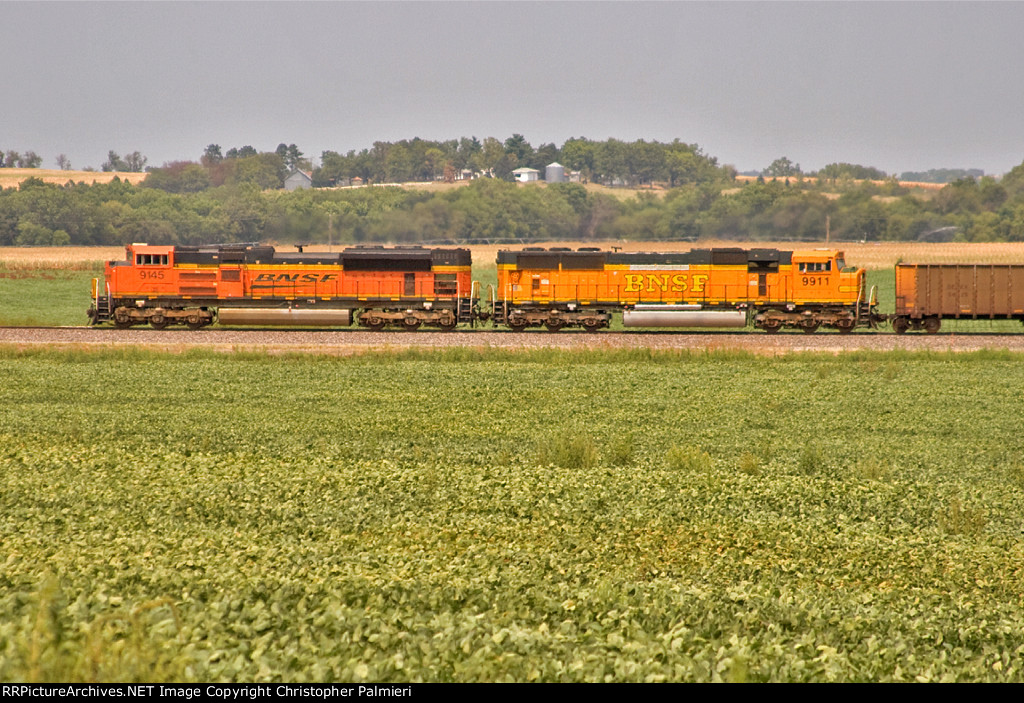 BNSF 9145 and BNSF 9911
